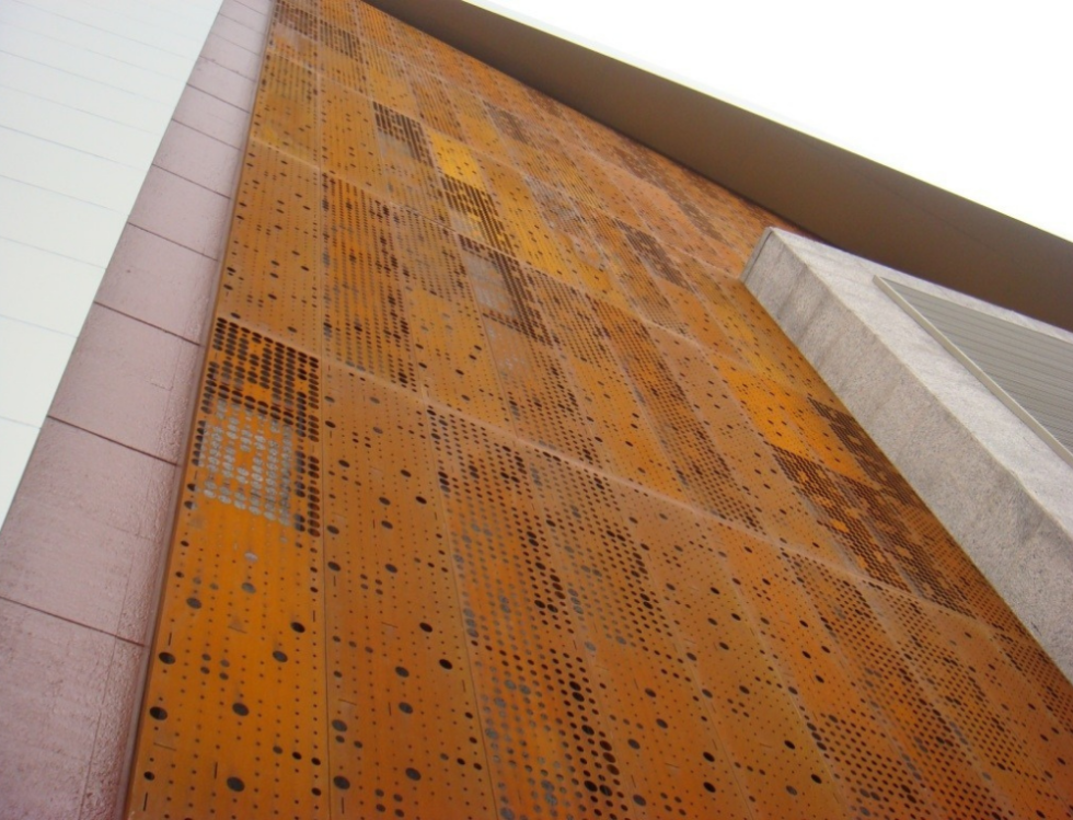 ”REVESTIMENTO METÁLICO É OPÇÃO PARA FACHADA PERSONALIZADA” - Unipoa